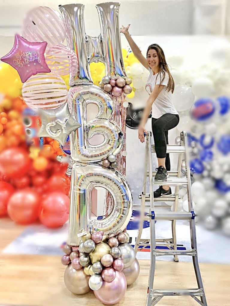 Oh WOW HBD! - Balloons By Luz Paz Decorations and Academy